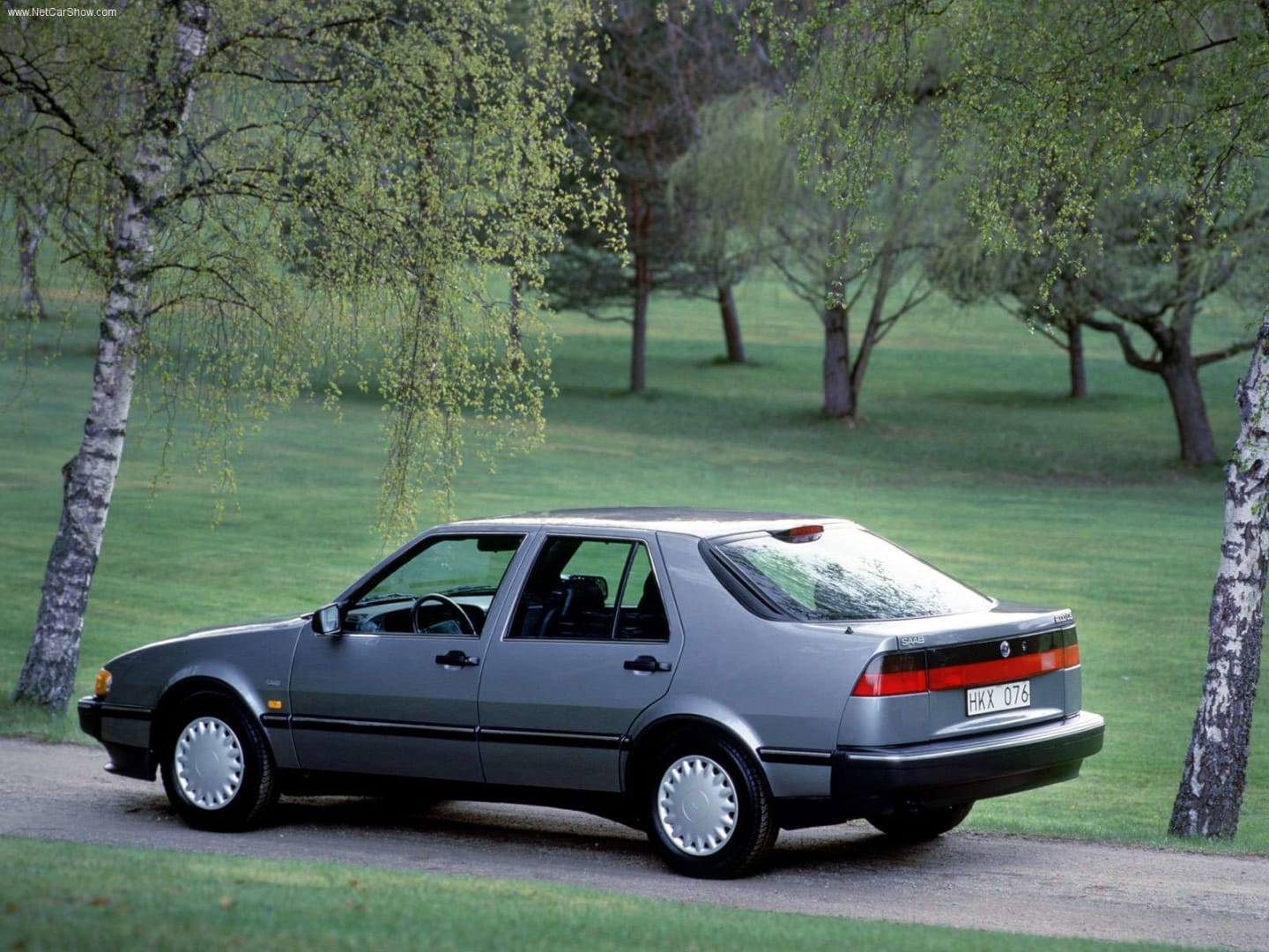 Article : Saab 9000 : un premier pas vers le luxe
