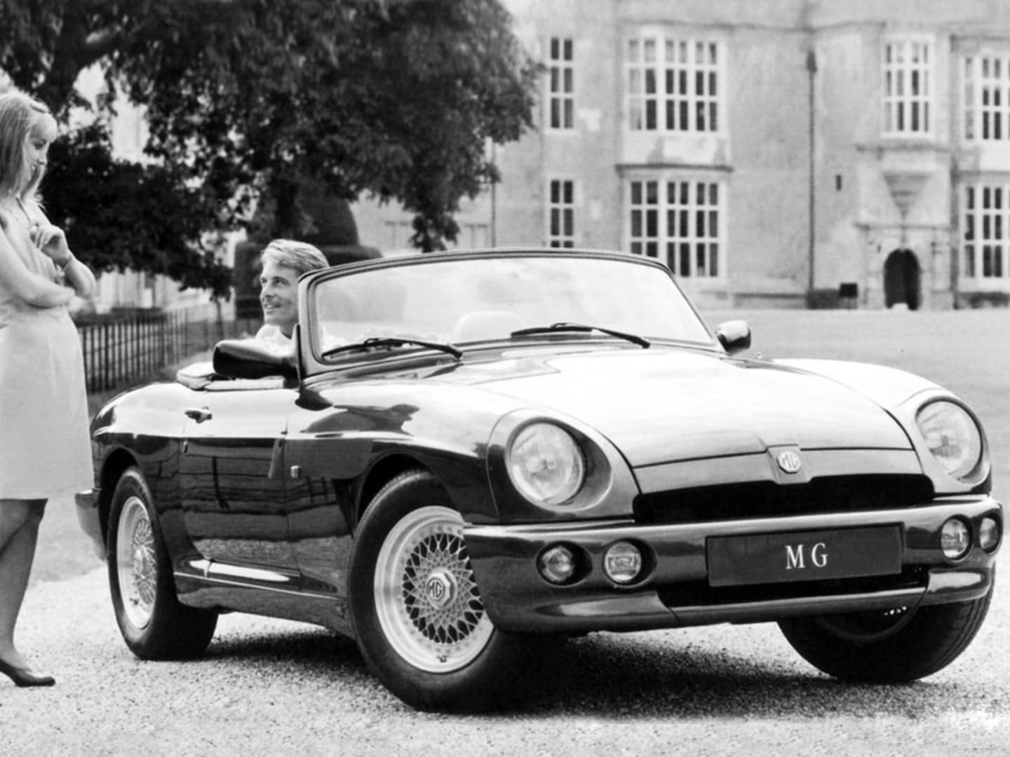 Article : MG RV8 : collector et teaser en même temps