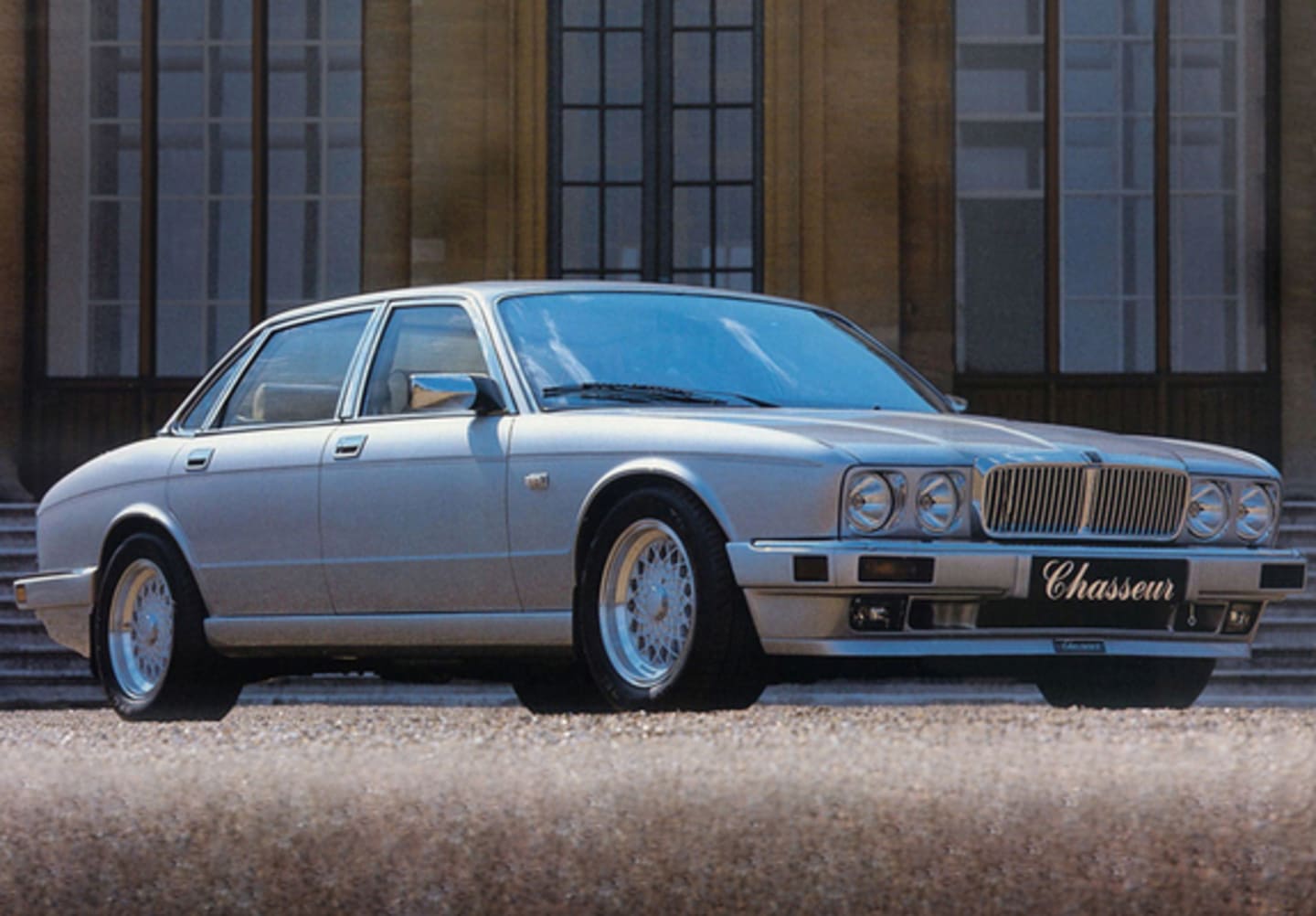 Article : Chasseur XJ40 Stealth 340 Biturbo : une rare et désirable ...