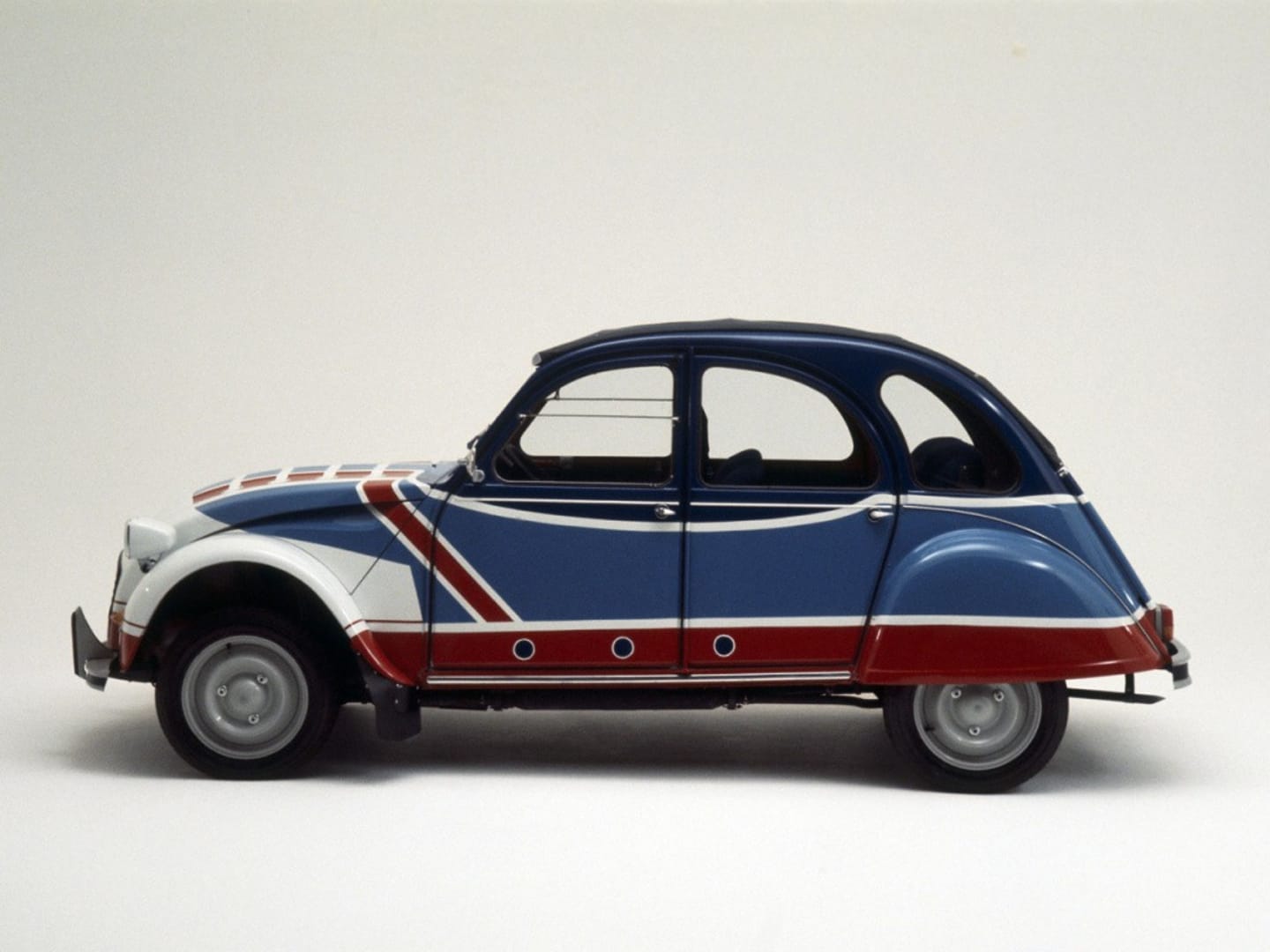 Article : Citroën 2CV Basket : la voiture des "djeuns"