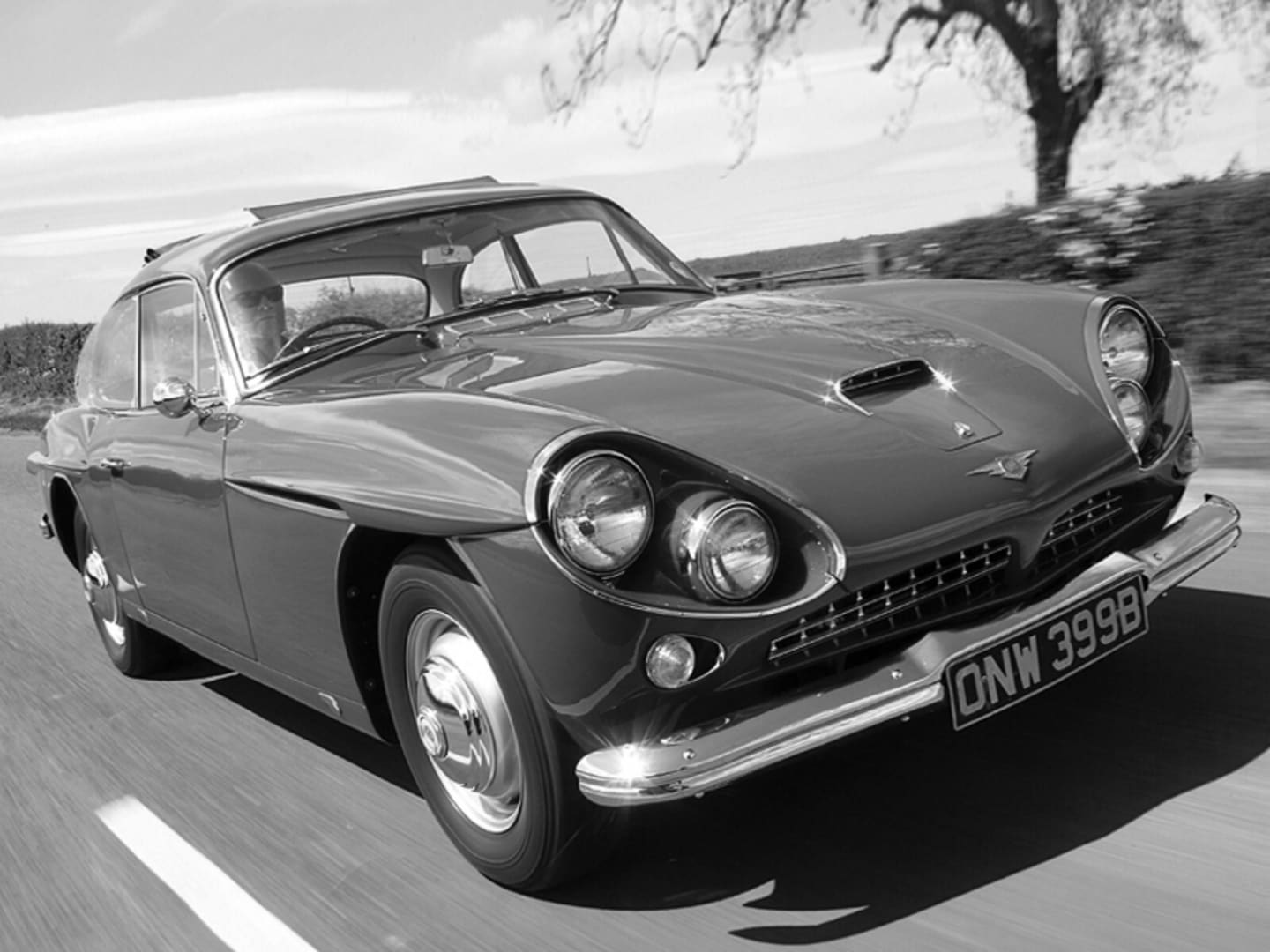Article : Jensen CV8 : elle a les yeux revolver