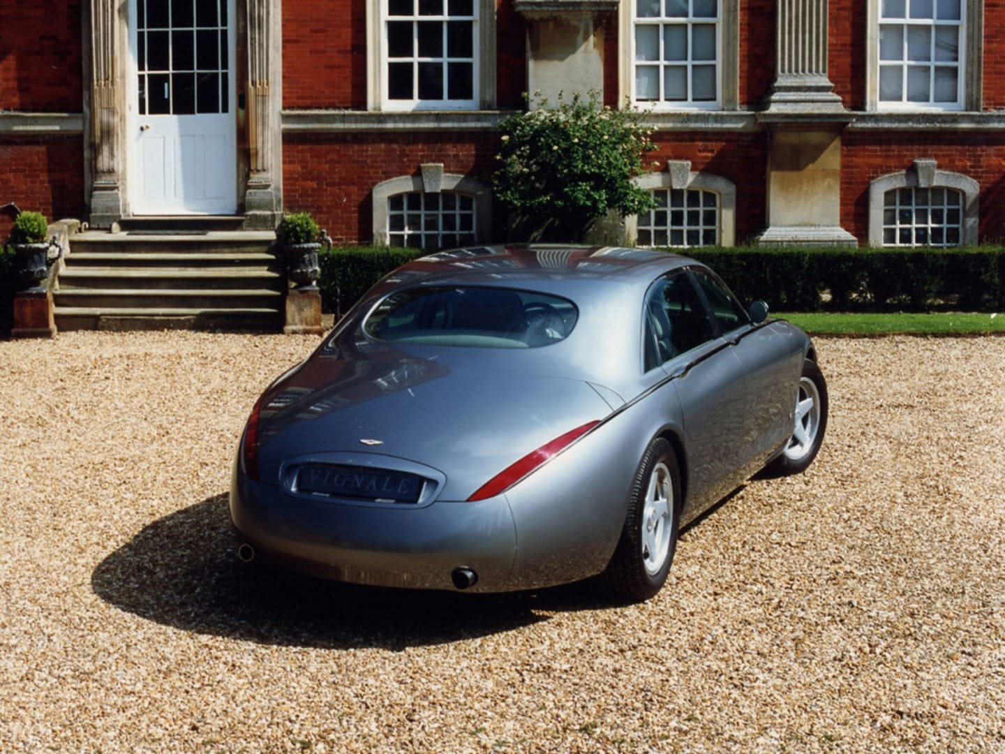 Article : Aston Martin Lagonda Vignale by Ghia: une grosse baleine qui ...