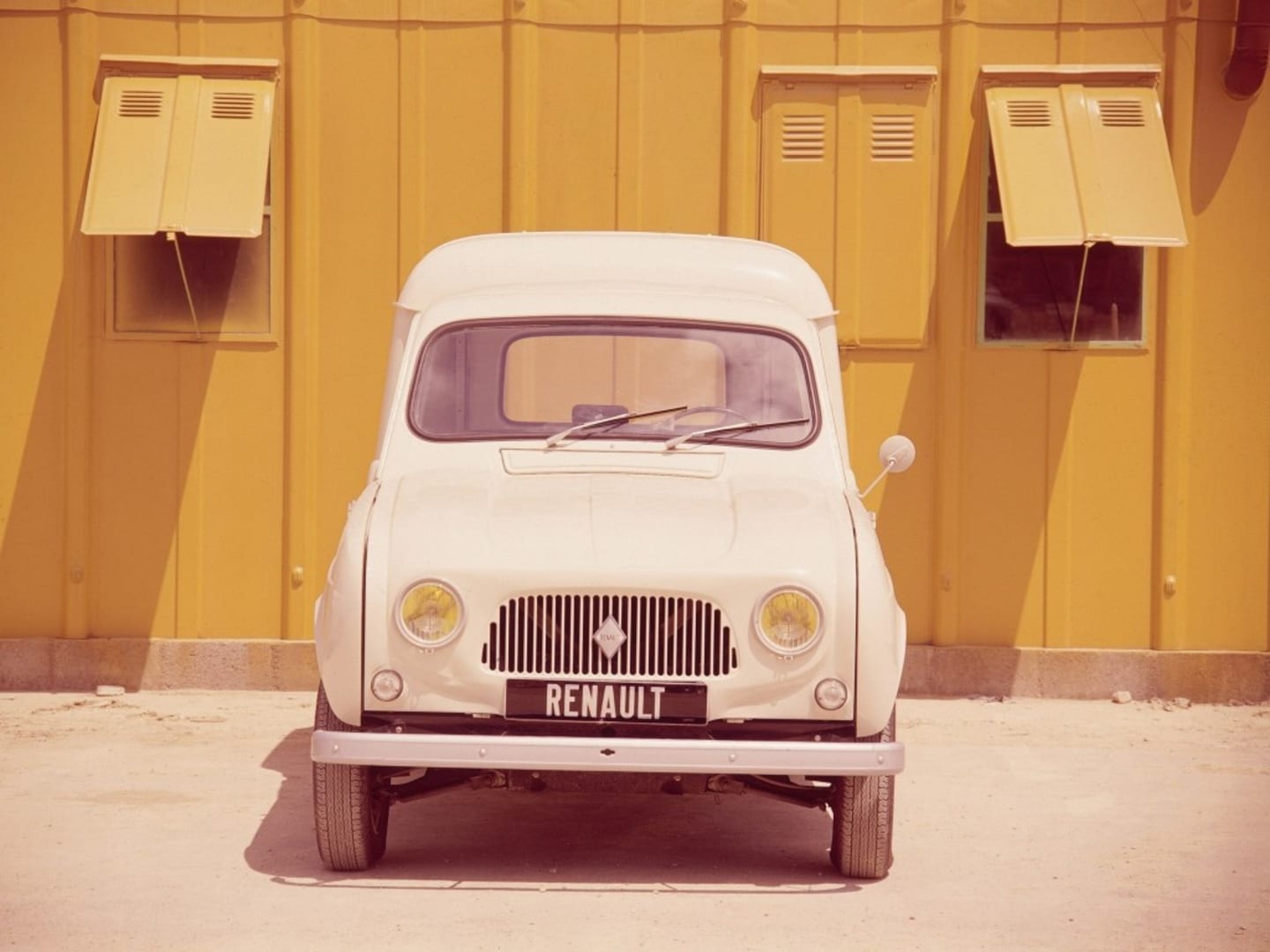 Article : Renault 4 F4 et F6 : la reine des fourgonnettes