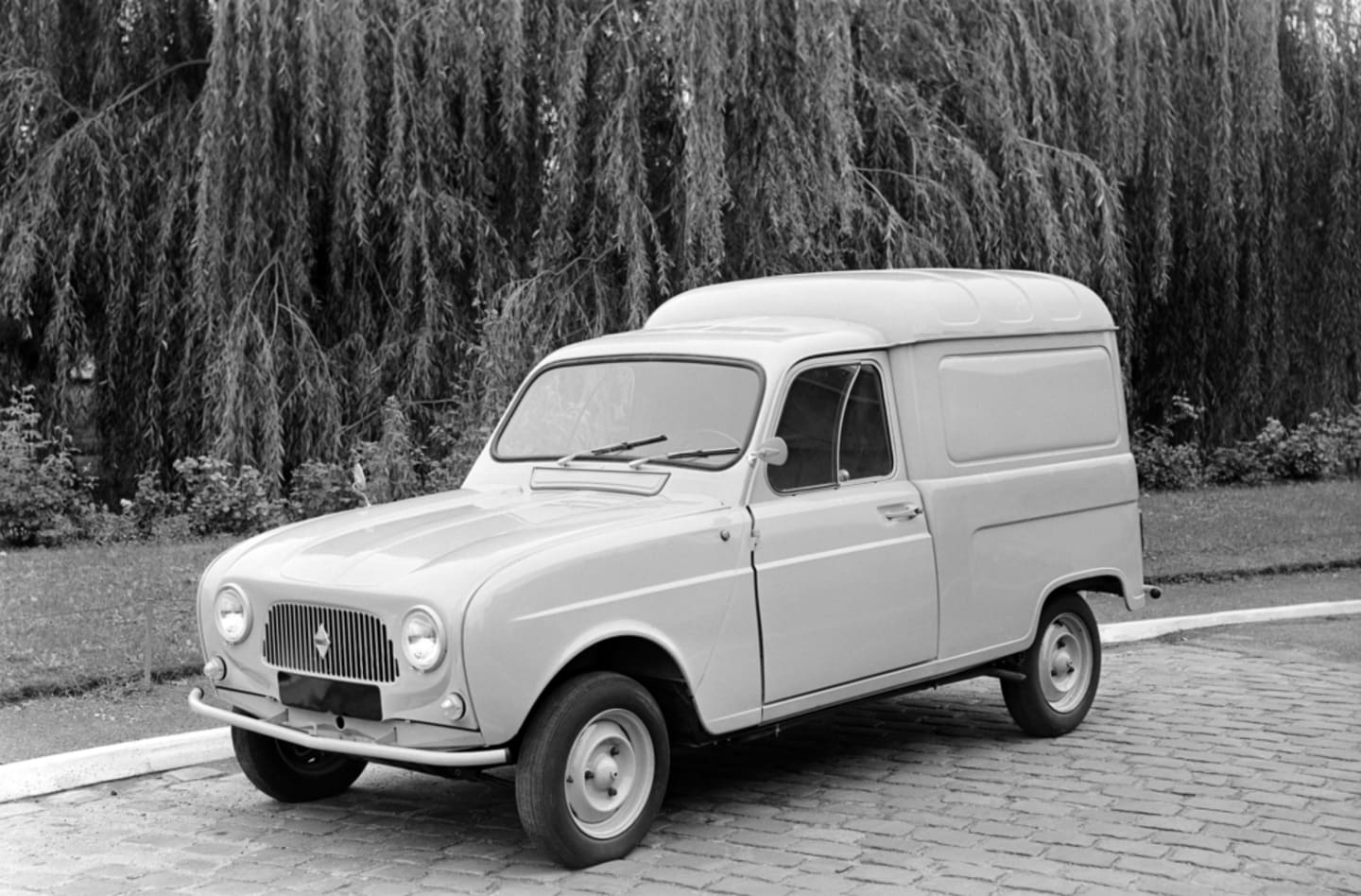 Article : Renault 4 F4 et F6 : la reine des fourgonnettes