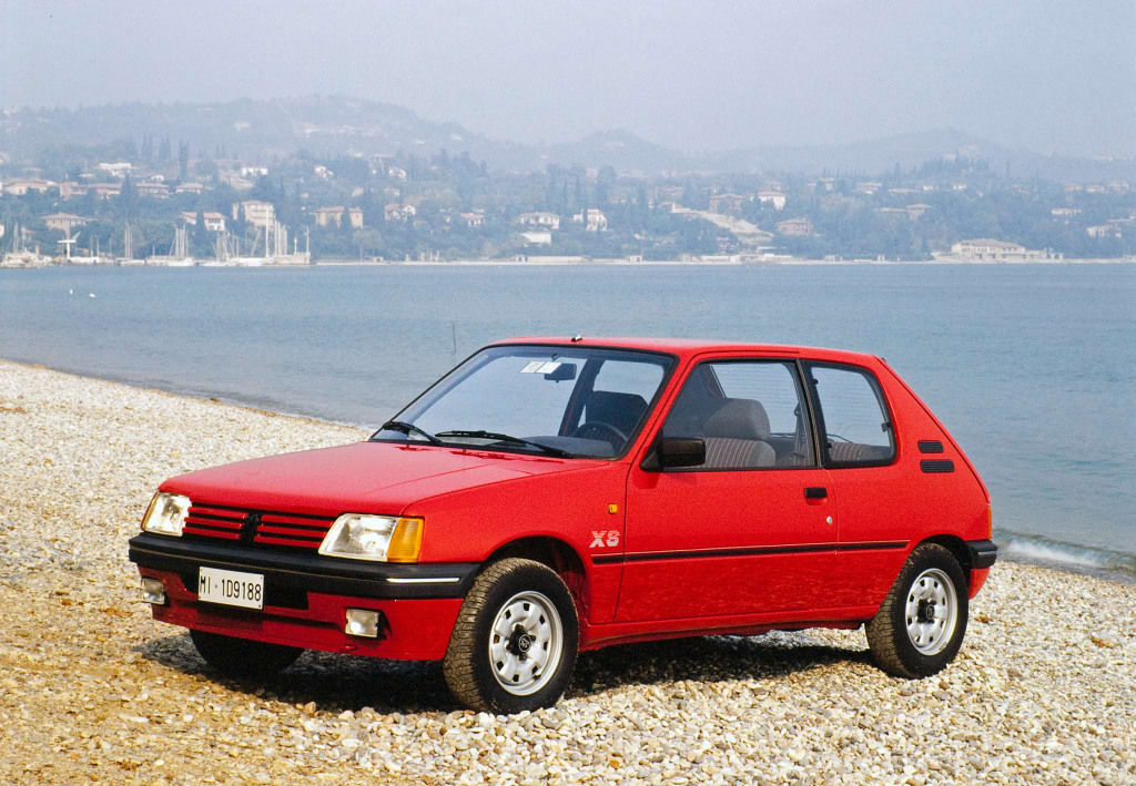 Peugeot 205 XS : une gamme en dessous